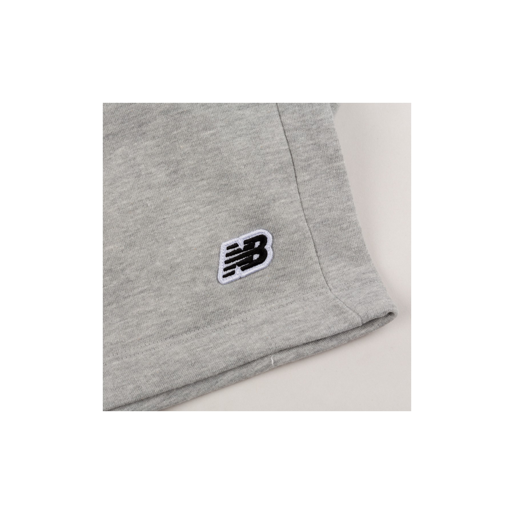 New Balance NB SMALL LOGO SHORTS - - MS23600 AG - SHORTS - Chez Vibe